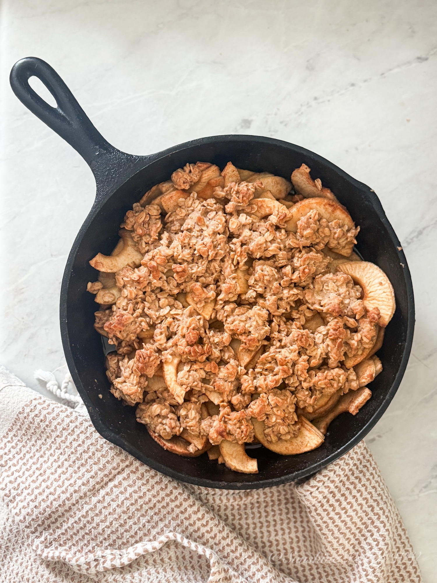 How to Make Cast Iron Apple Crisp with Maple Syrup (Simple, Old ...